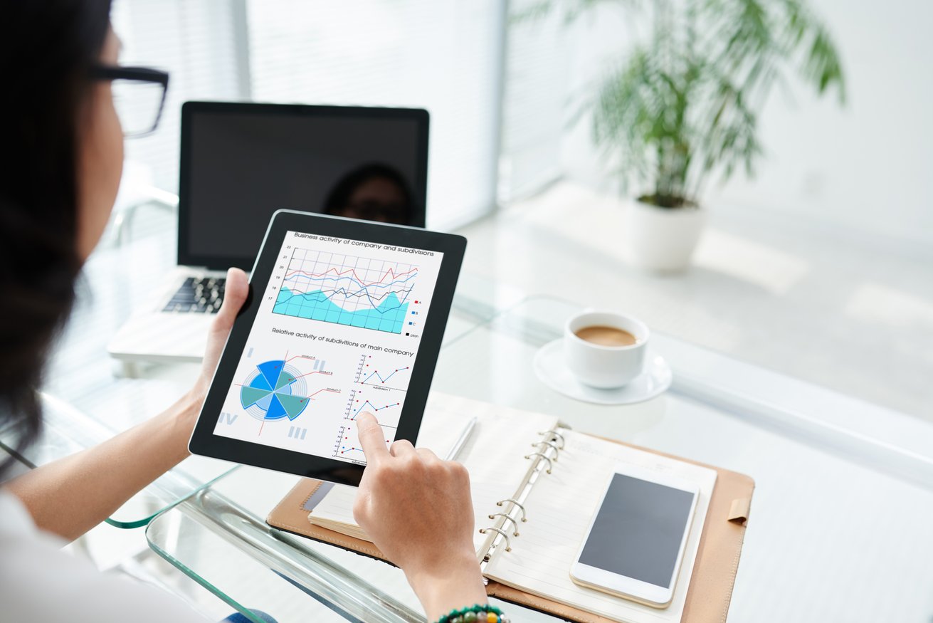 Hourly Worker Insights: Strategies to Attract and Hire Frontline Talent